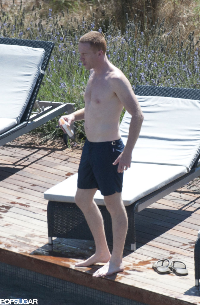 Celebrity And Entertainment What Would Carrie Say Damian Lewis Goes Shirtless Popsugar Celebrity