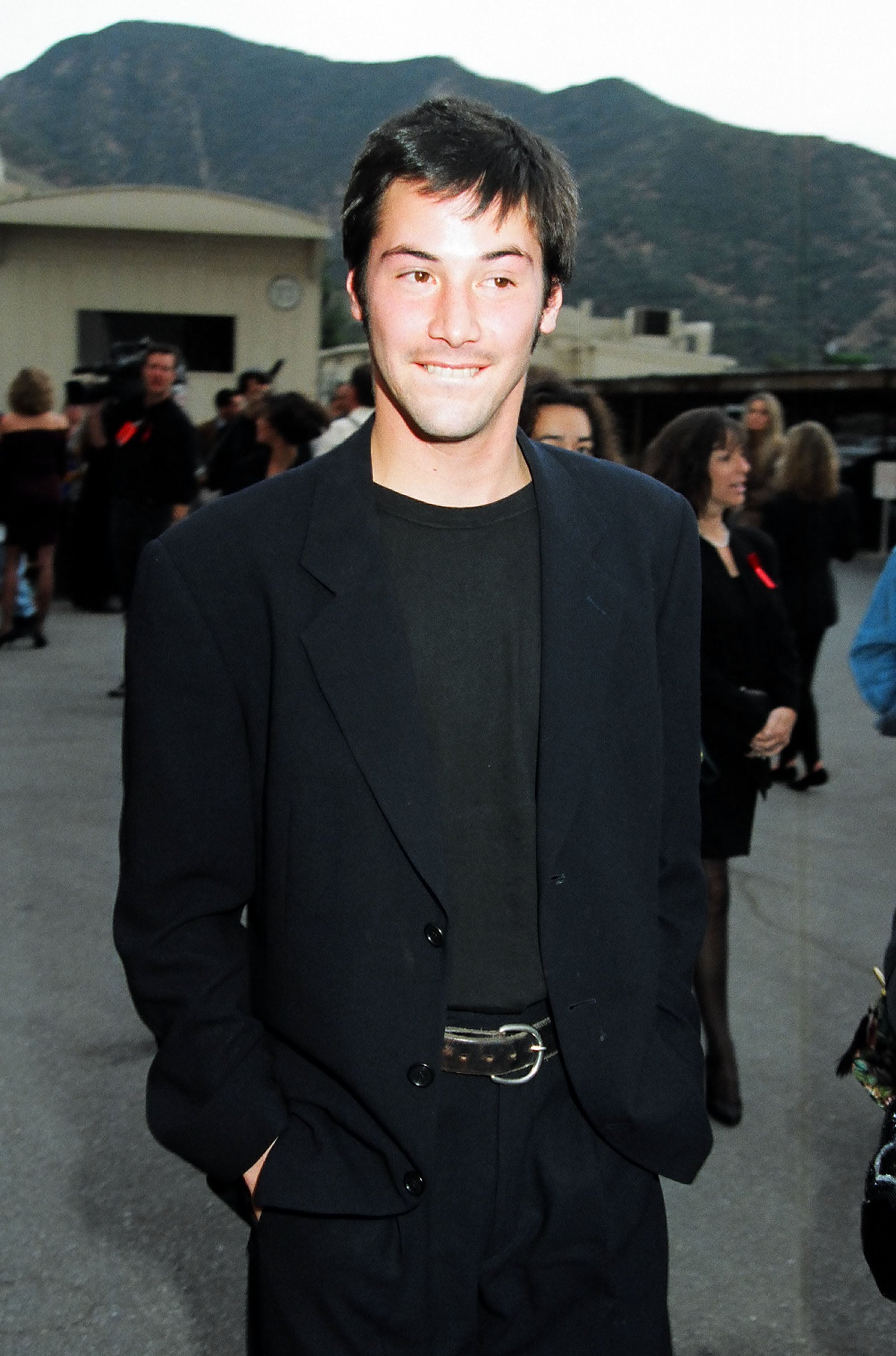 Keanu Reeves Won Most Desirable Male The Most 90s Tastic Moments From The Mtv Movie Awards