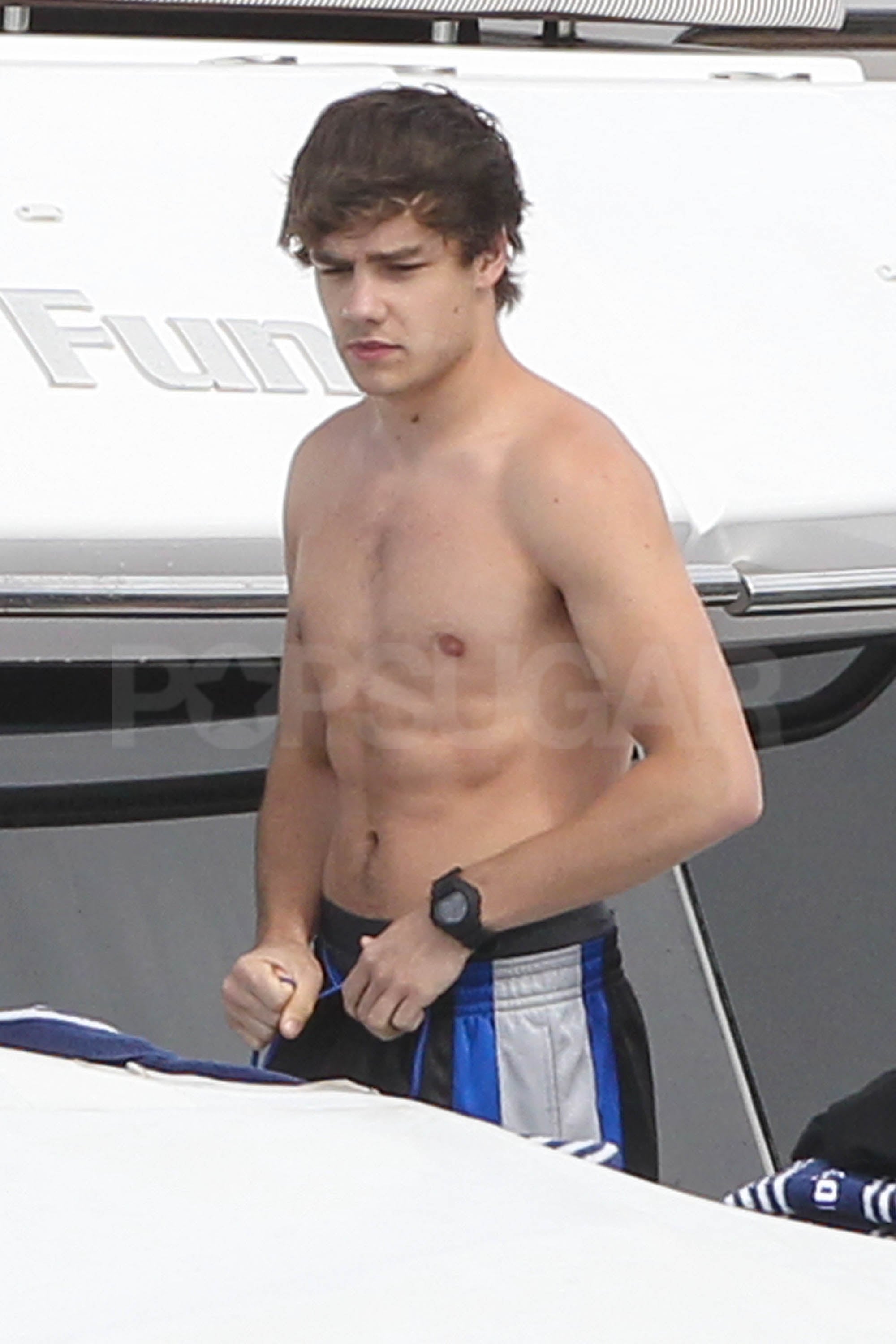 One Direction Memeber Liam Payne Got Ready For A Swim In Australia One Direction Celebrates