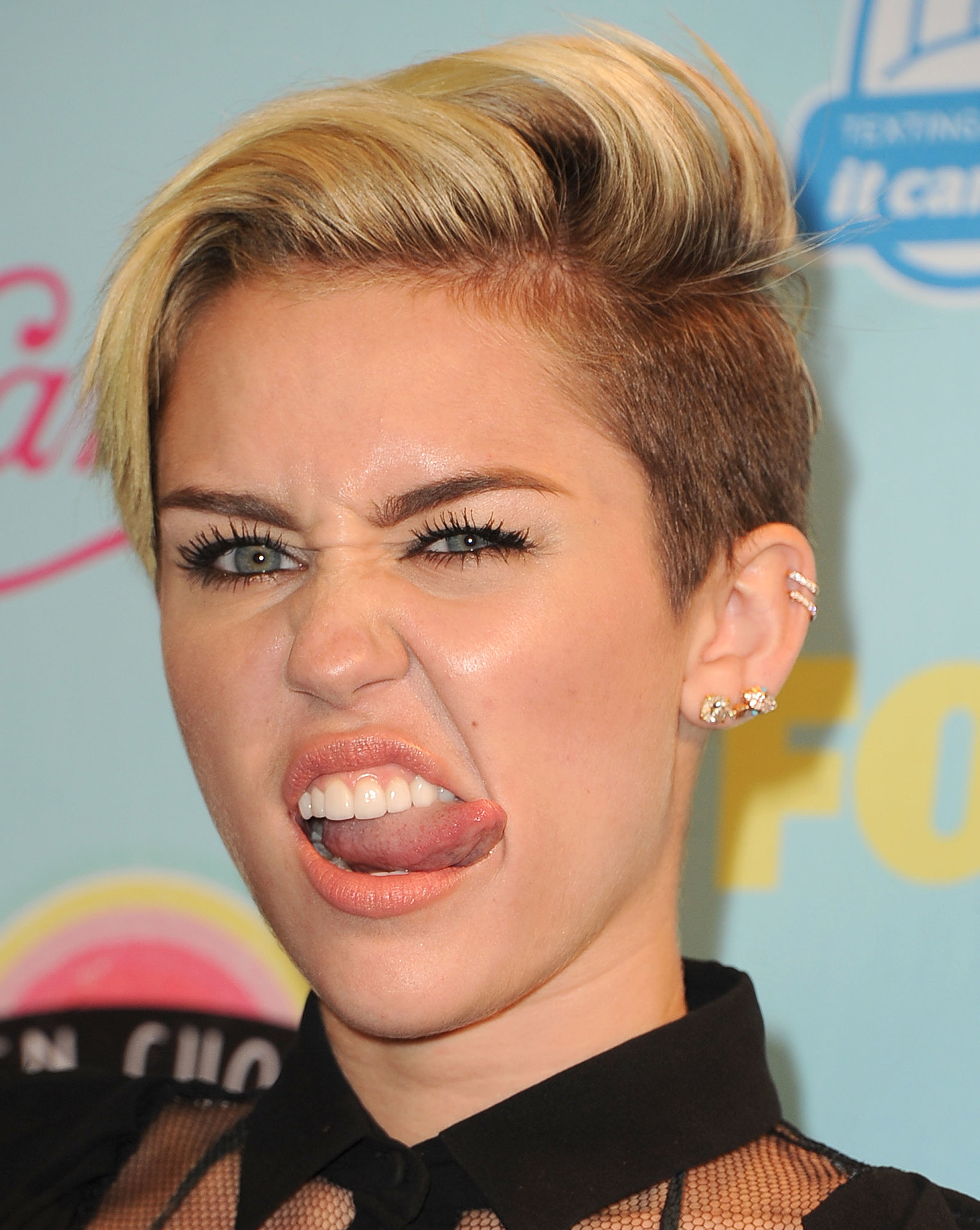 At the Teen Choice Awards in August, Miley's tongue hit the red | Miley ...