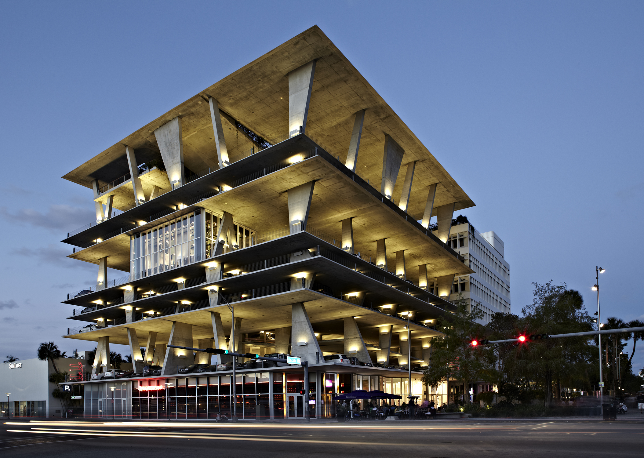 Lincoln road, Architecture, Building