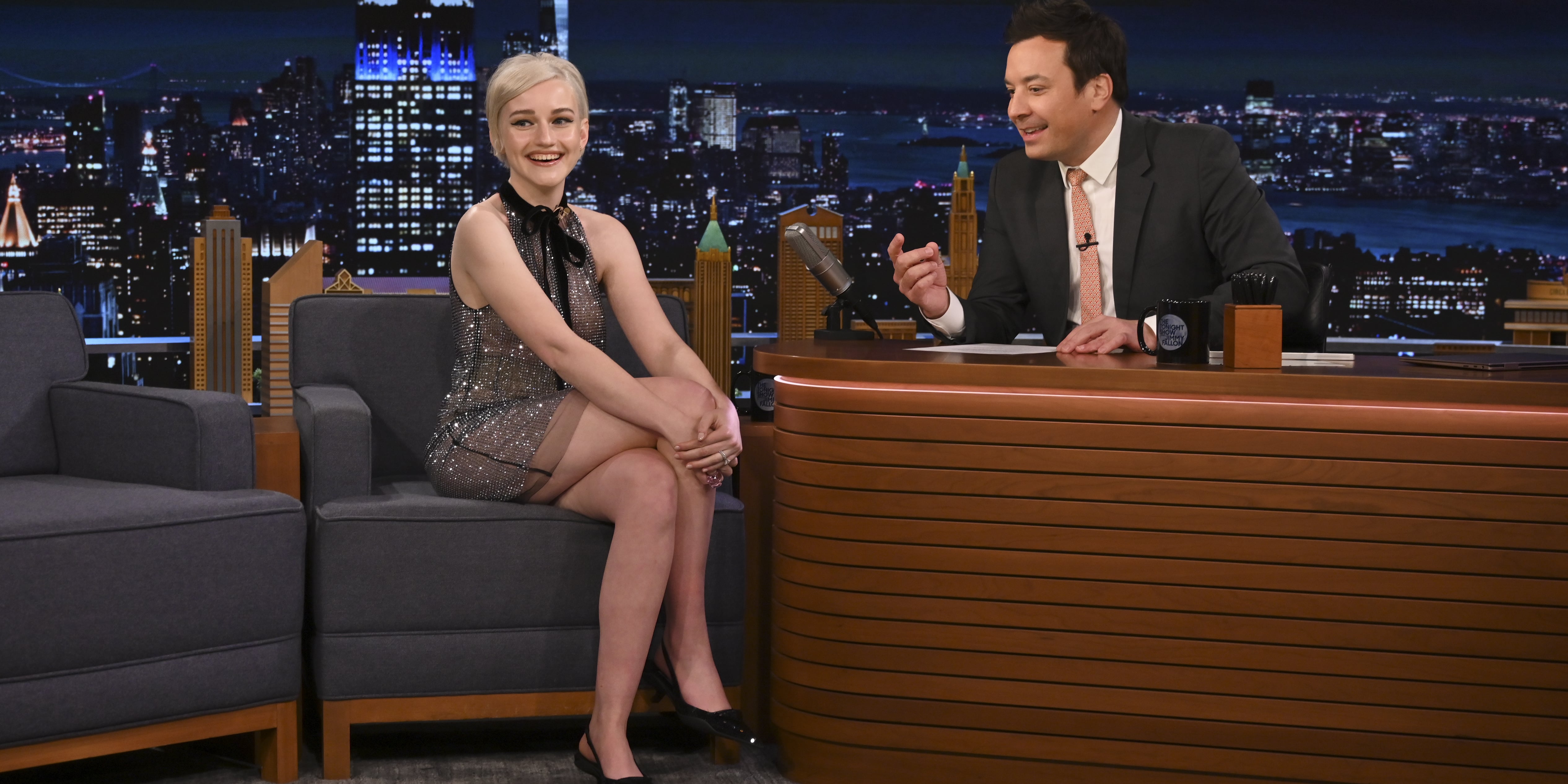 Julia Garner Wears Prada Dress on The Tonight Show | PS Fashion