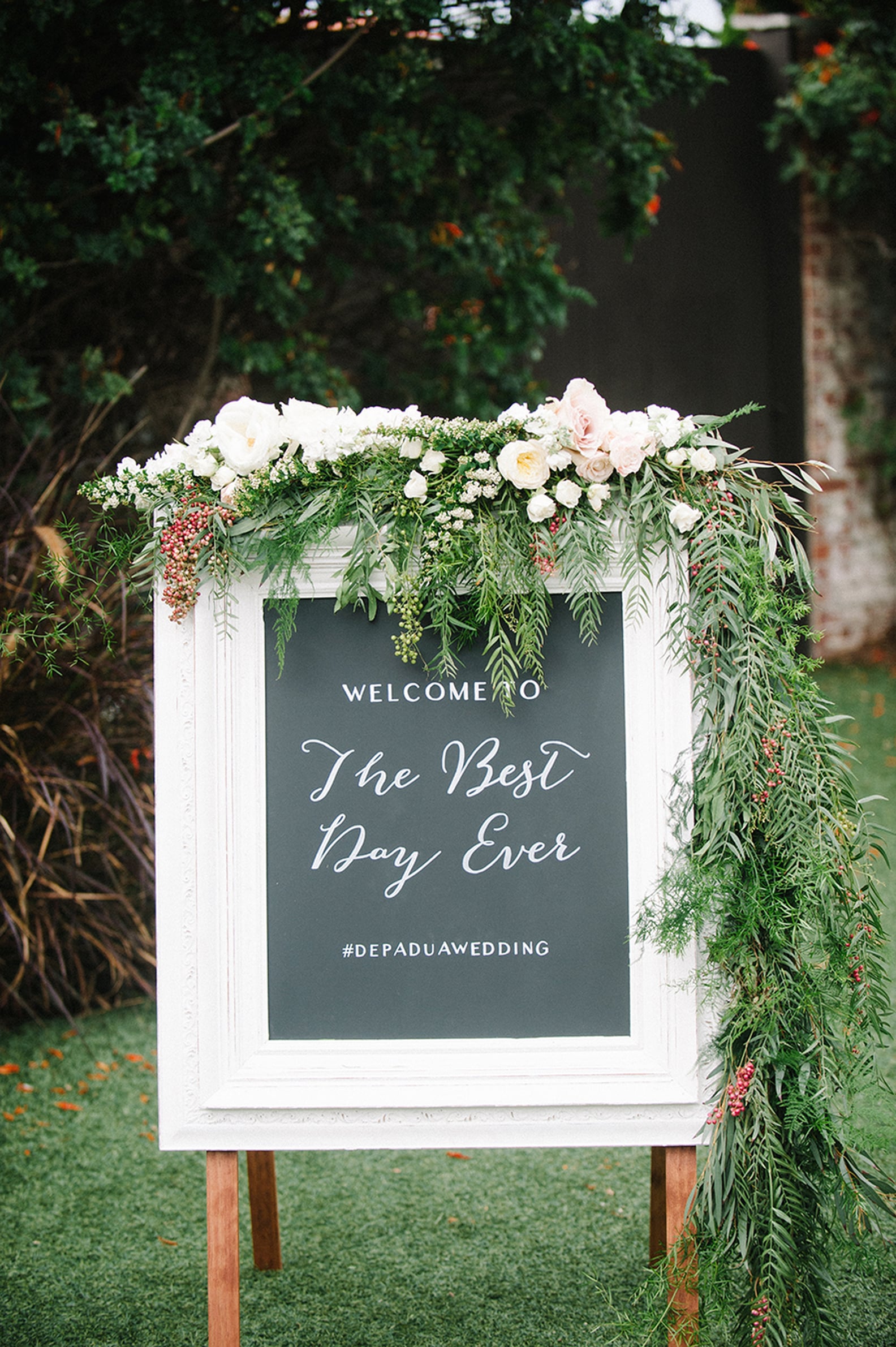 How to Incorporate Signs Into a Wedding | PS Love