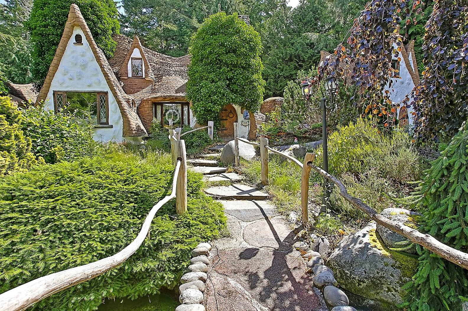 Real-Life Snow White's Cottage | PS Home