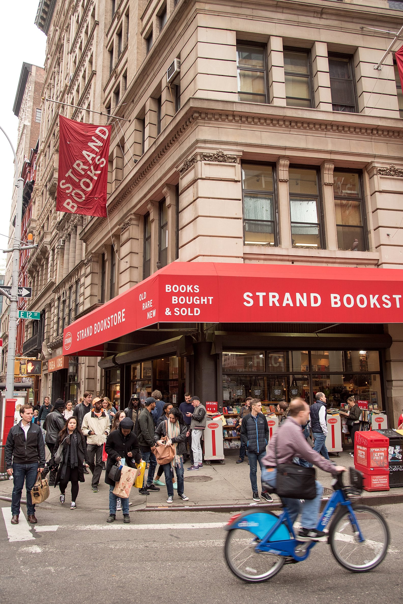 Dash & Lily: Strand Bookstore Location and Facts | PS Entertainment