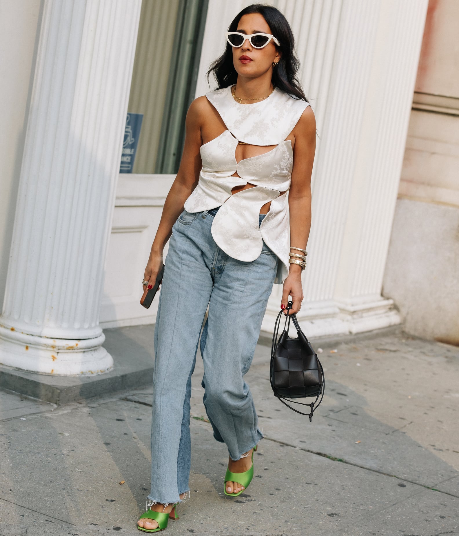 12 Outfits With Mom Jeans | PS Fashion