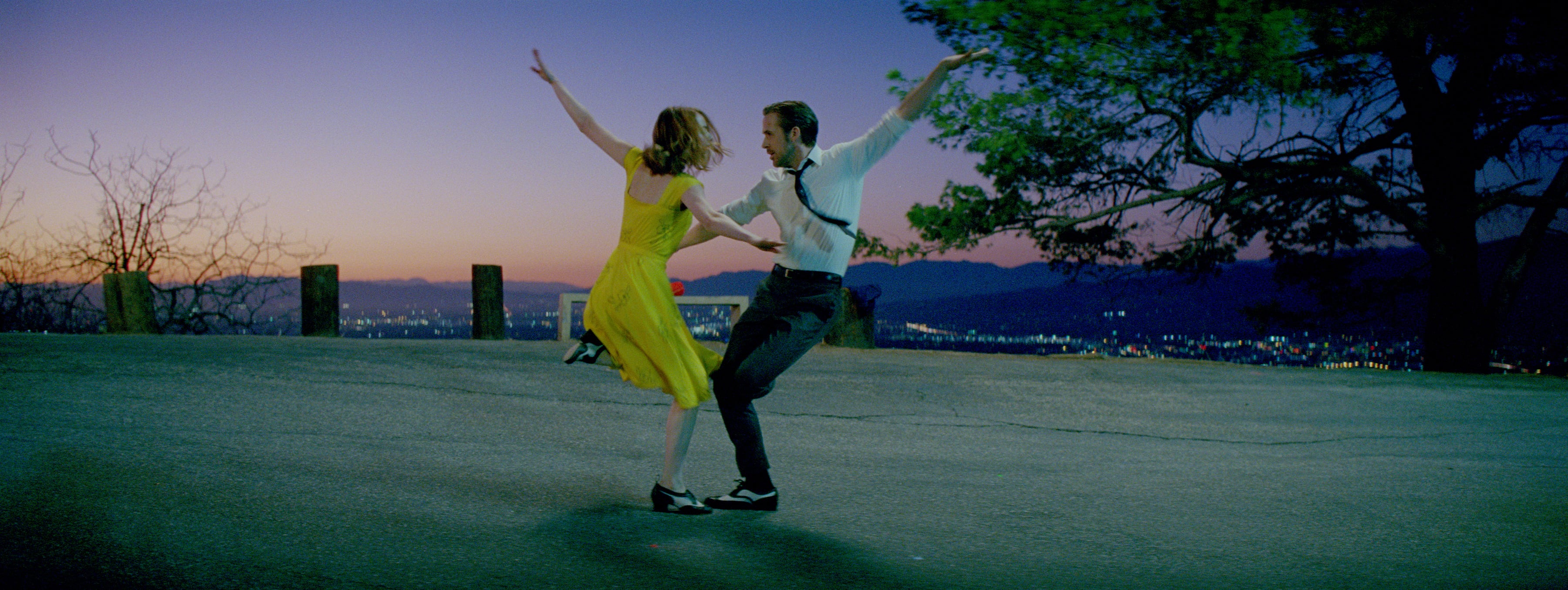 Ryan Gosling and Emma Stone in La La Land Picture | PS Entertainment