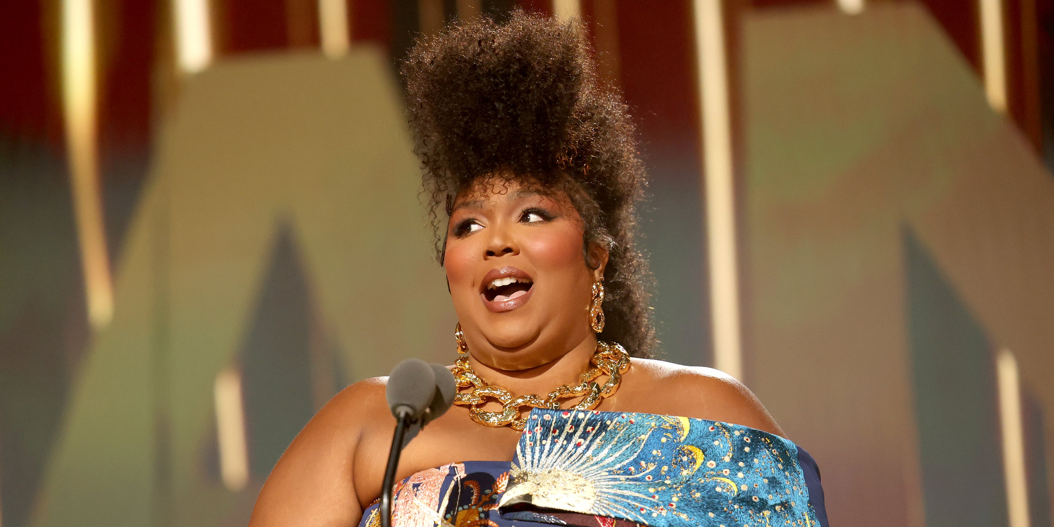 Lizzo's Fauxhawk Hairstyle at People's Choice Awards 2022 | POPSUGAR Beauty
