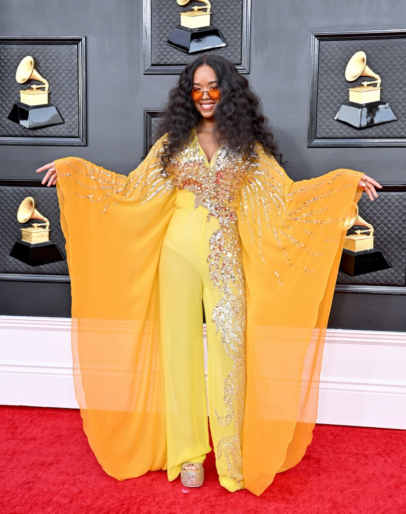H.E.R.'s Grammys 2022 Look's Meaning, Styled by Wouri Vice | POPSUGAR ...
