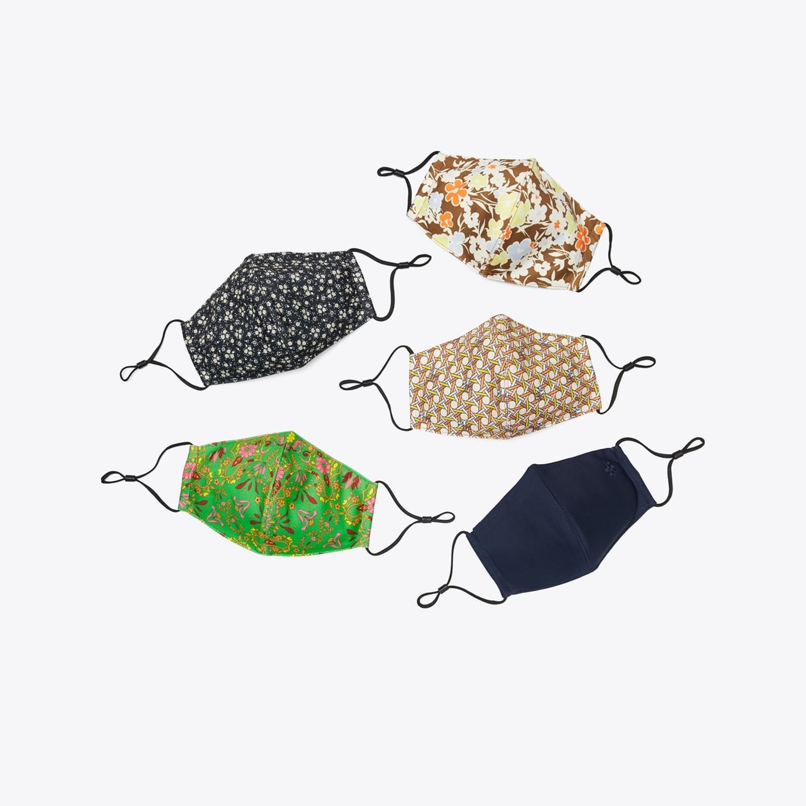 10 Street Style Outfits With Face Masks at Fashion Week | PS Fashion