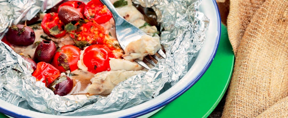 Foil-Wrapped Fish Fillets With Tomatoes, Olives, and Herbs | PS Food