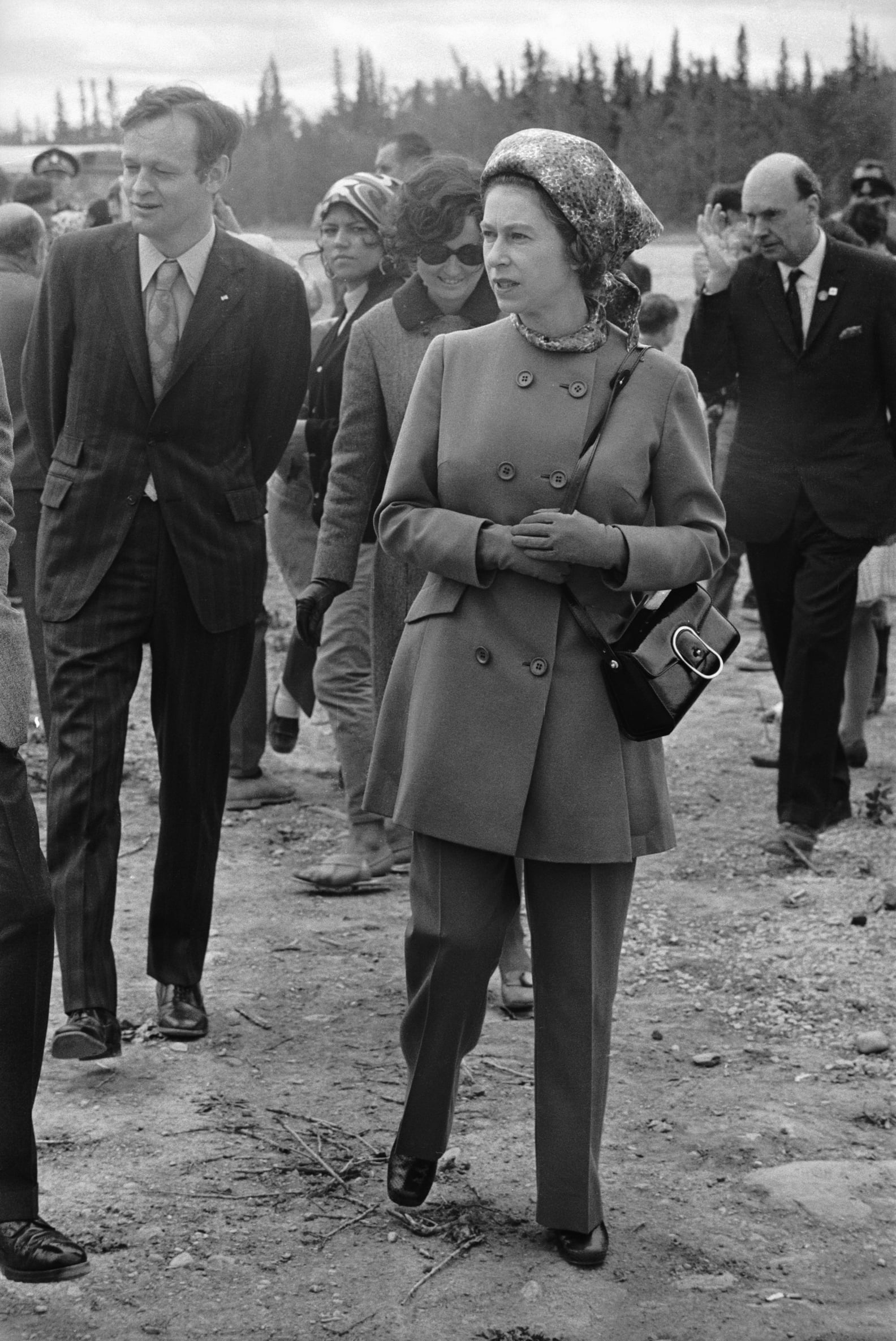 Queen Elizabeth Wearing Pants | PS Fashion