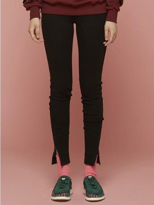 Gigi Hadid's Leggings and Long Sweater | POPSUGAR Fashion