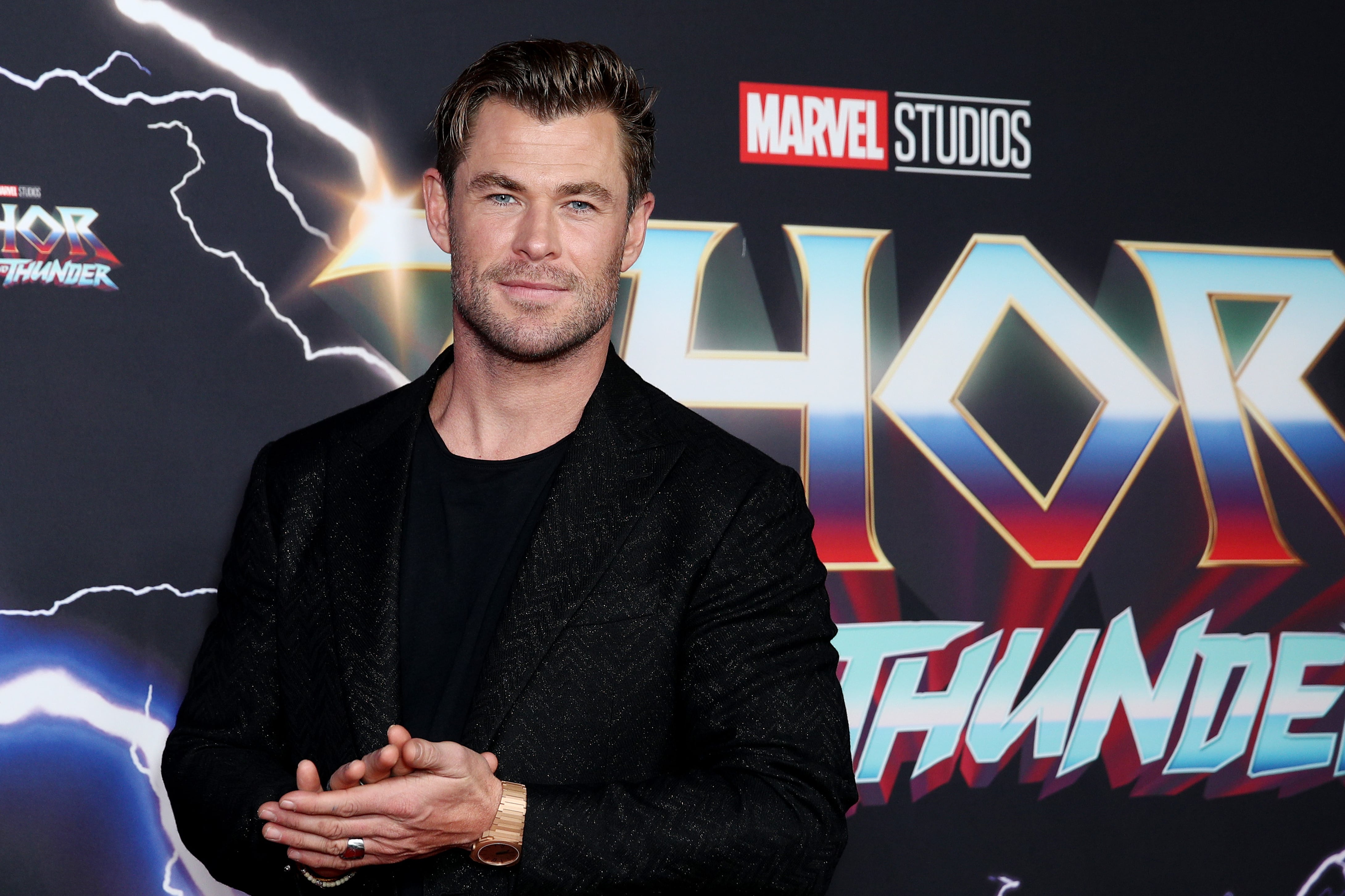 Try Chris Hemsworth's 50-Rep Challenge Dumbbell Workout | POPSUGAR Fitness