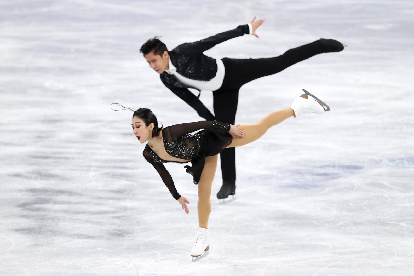 Olympic Figure Skating Pair Sui and Han Break World Record | PS Fitness