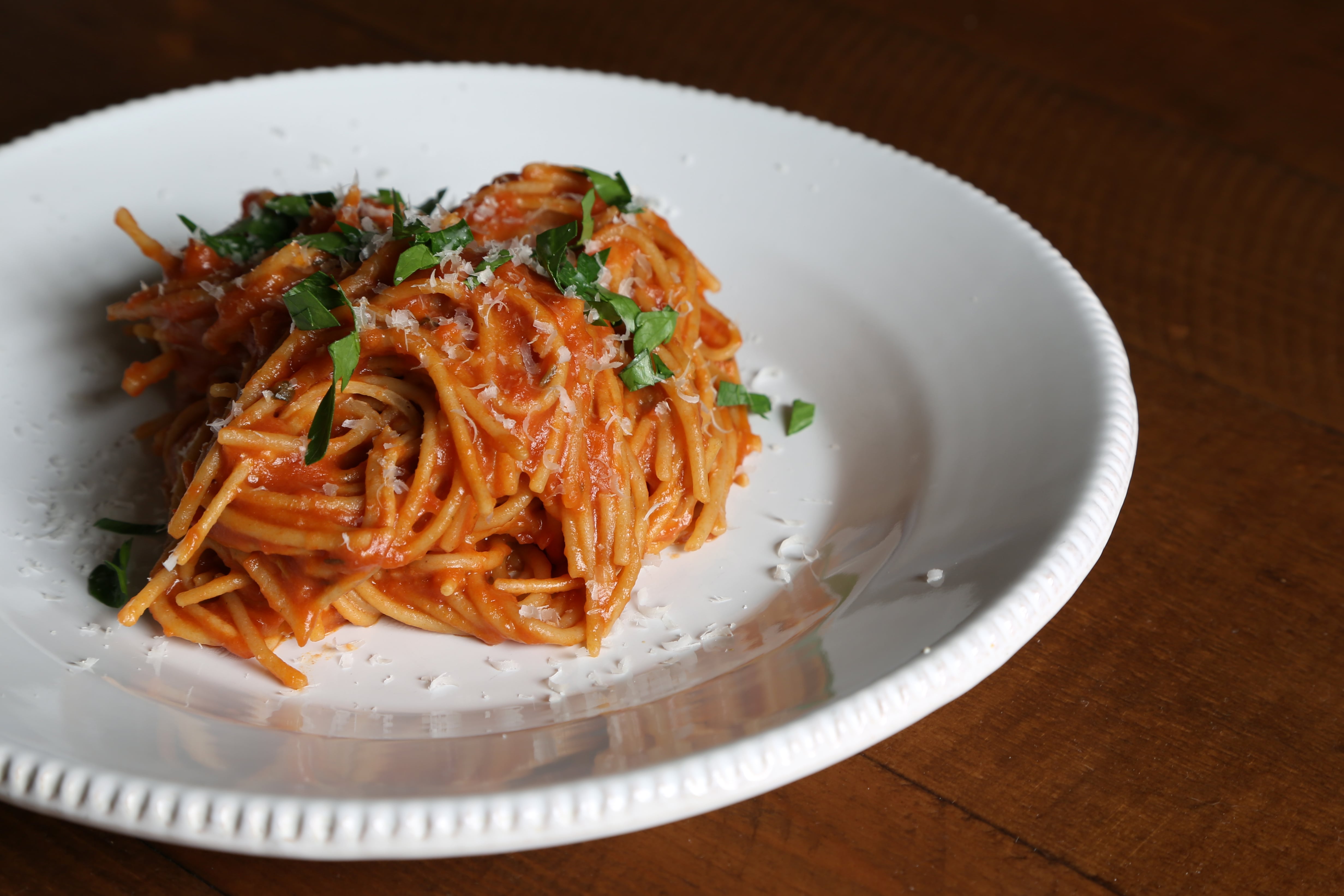 how to boil pasta in tomato sauce