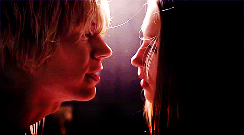 Tate and Violet From American Horror Story | POPSUGAR Entertainment