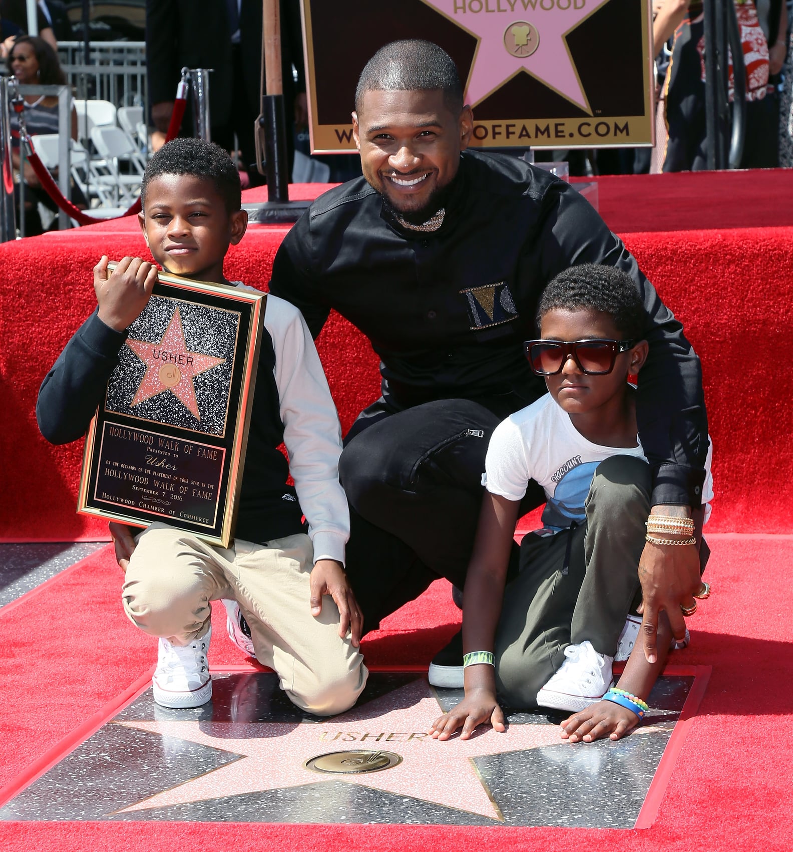 Usher and His Sons at Hollywood Walk of Fame September 2016 | PS Celebrity