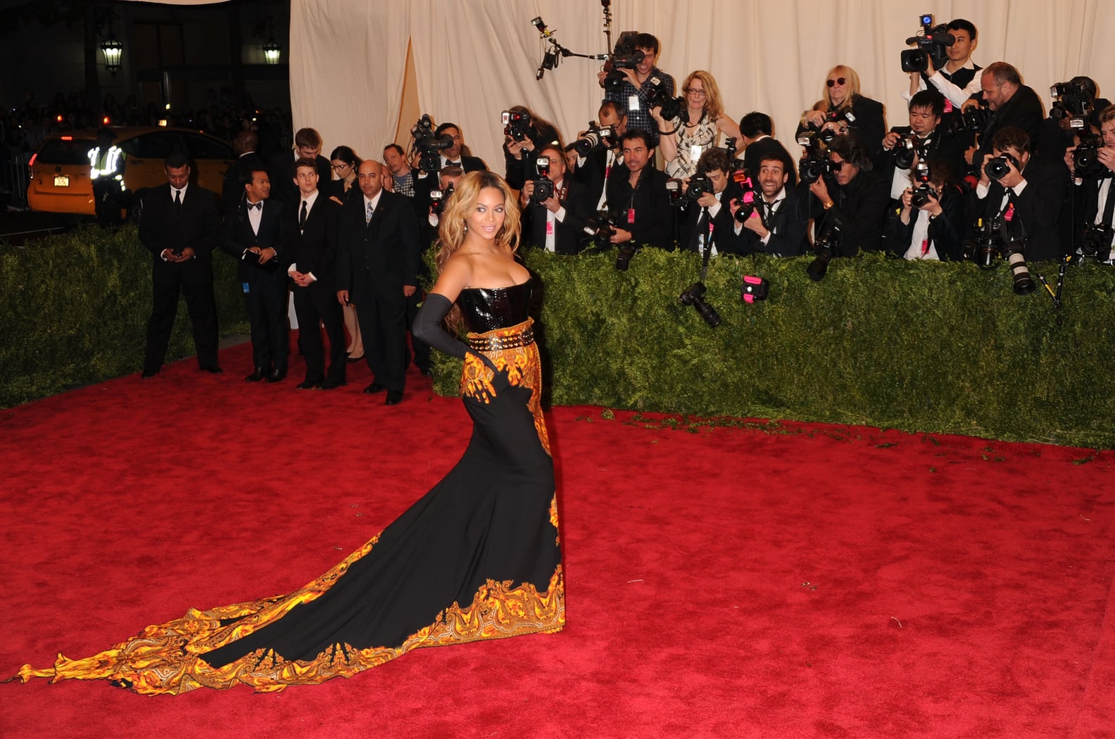 Beyoncé at the Met Gala Pictures | POPSUGAR Celebrity