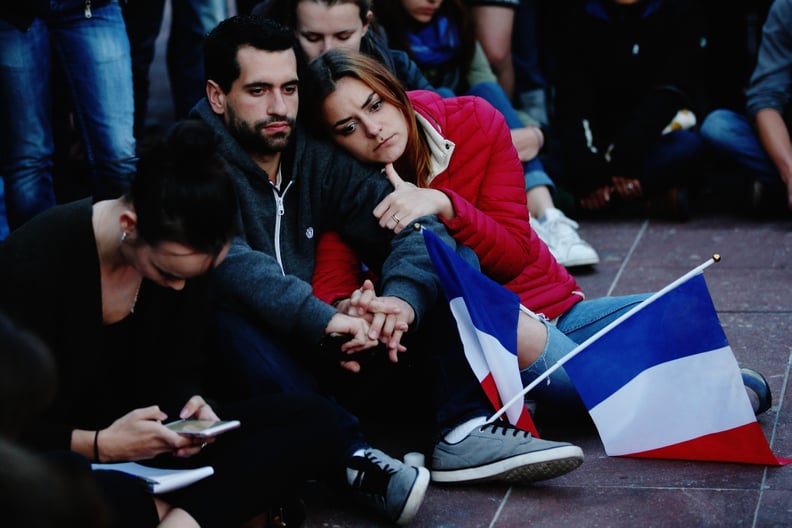 Pictures of Mourning After Paris Attacks November 2015 | PS Celebrity