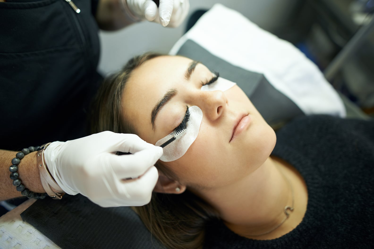 What Are Hybrid Lashes? Learn More About the Extension Style | PS Beauty