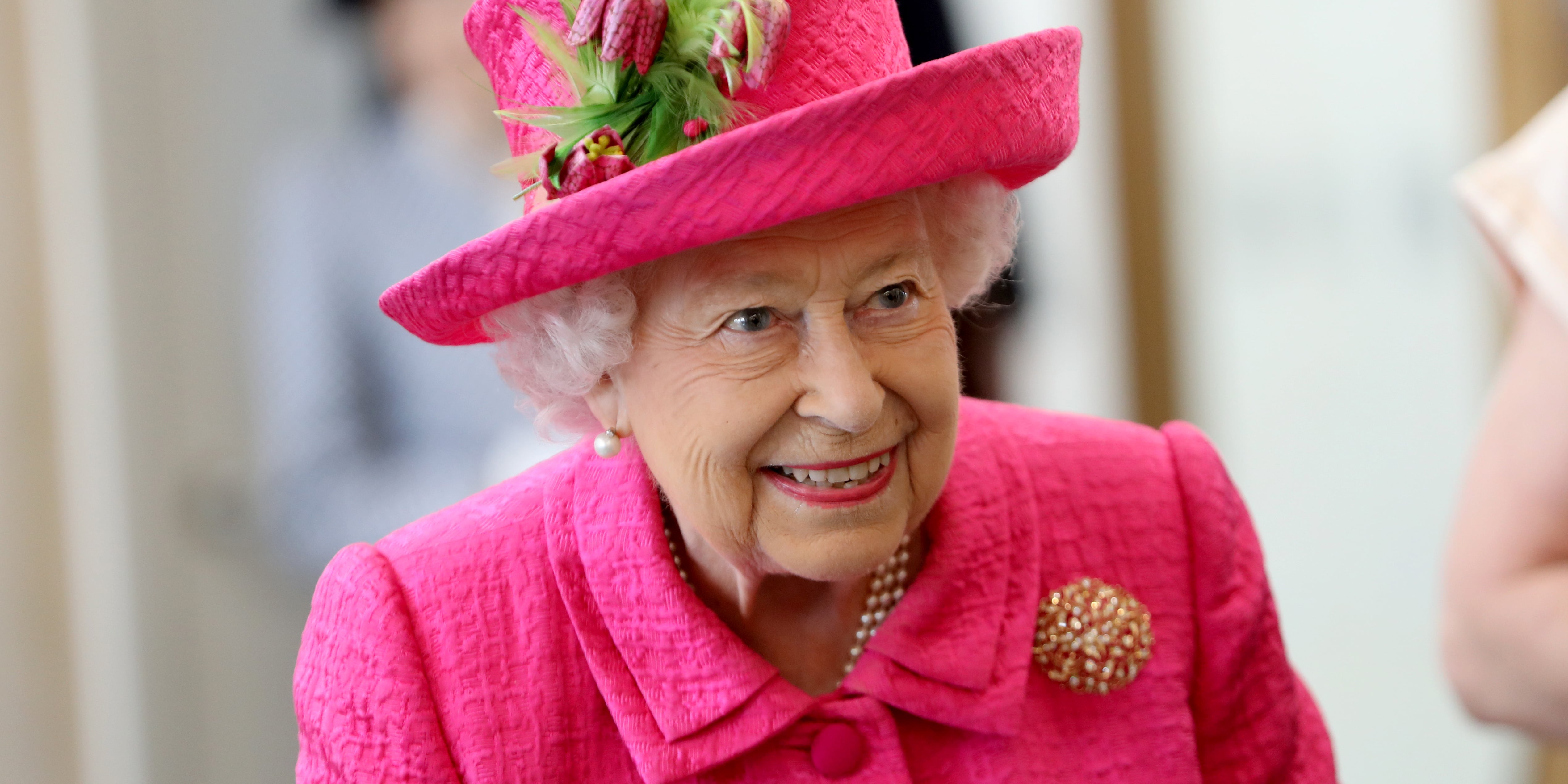 Does Queen Elizabeth Have a Cell Phone? | PS Celebrity