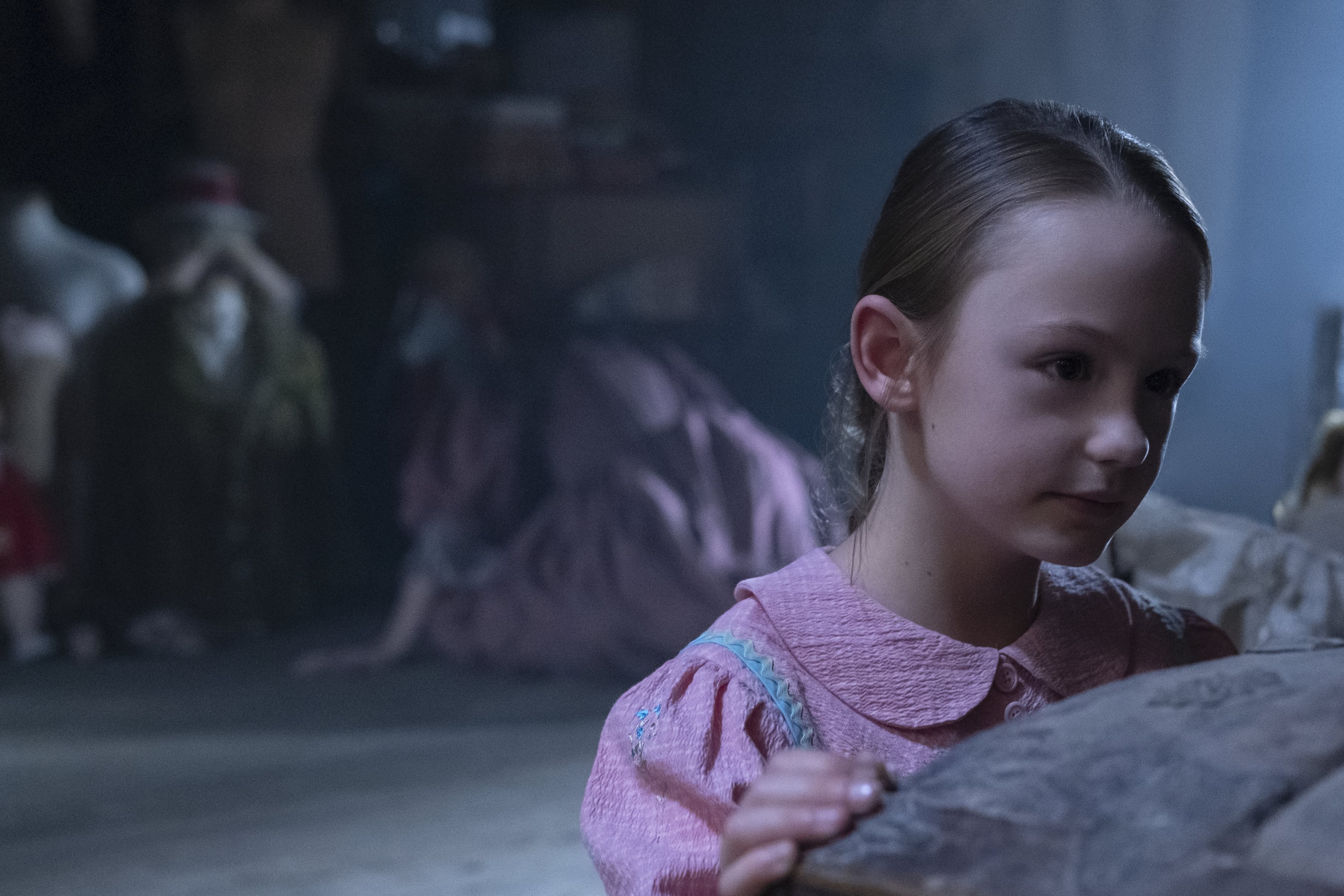 The Haunting of Bly Manor: Who Is the Boy in Flora's Room? | POPSUGAR ...