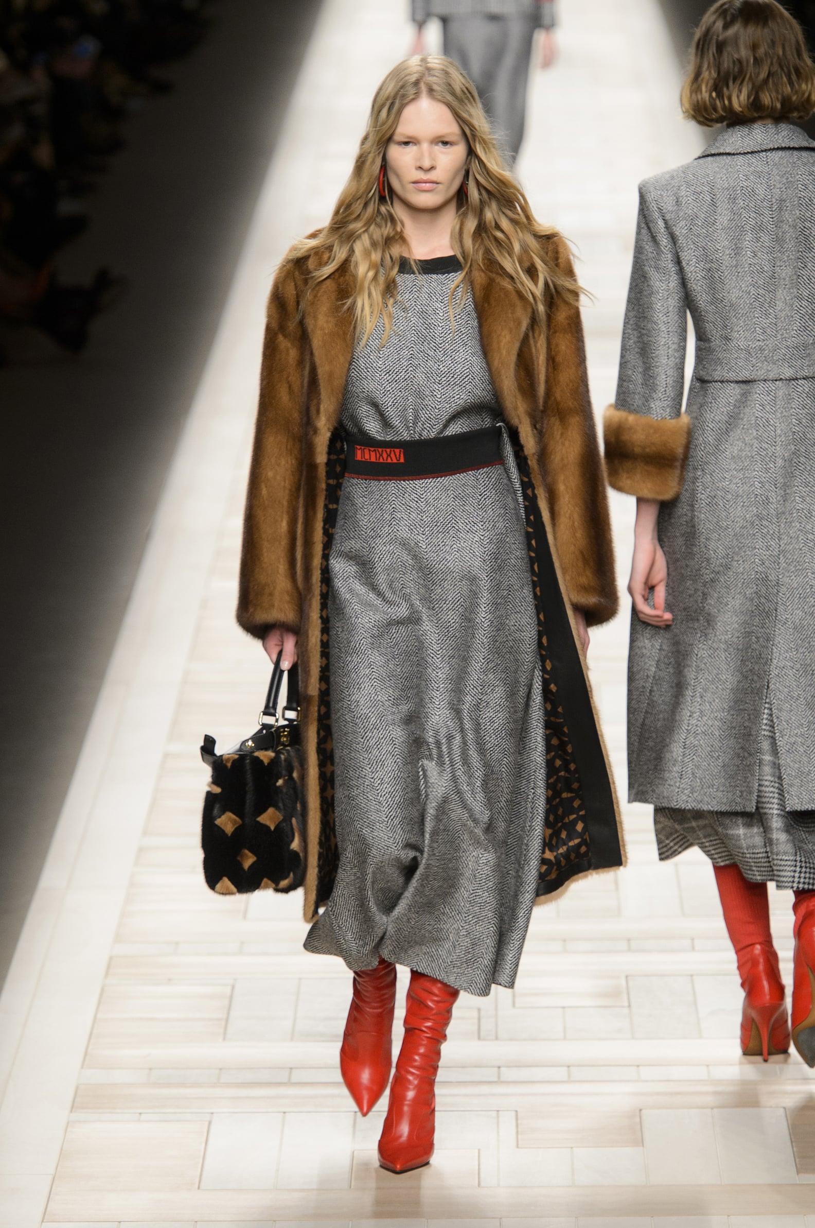 Fendi Fall 2017 Runway Show | PS Fashion