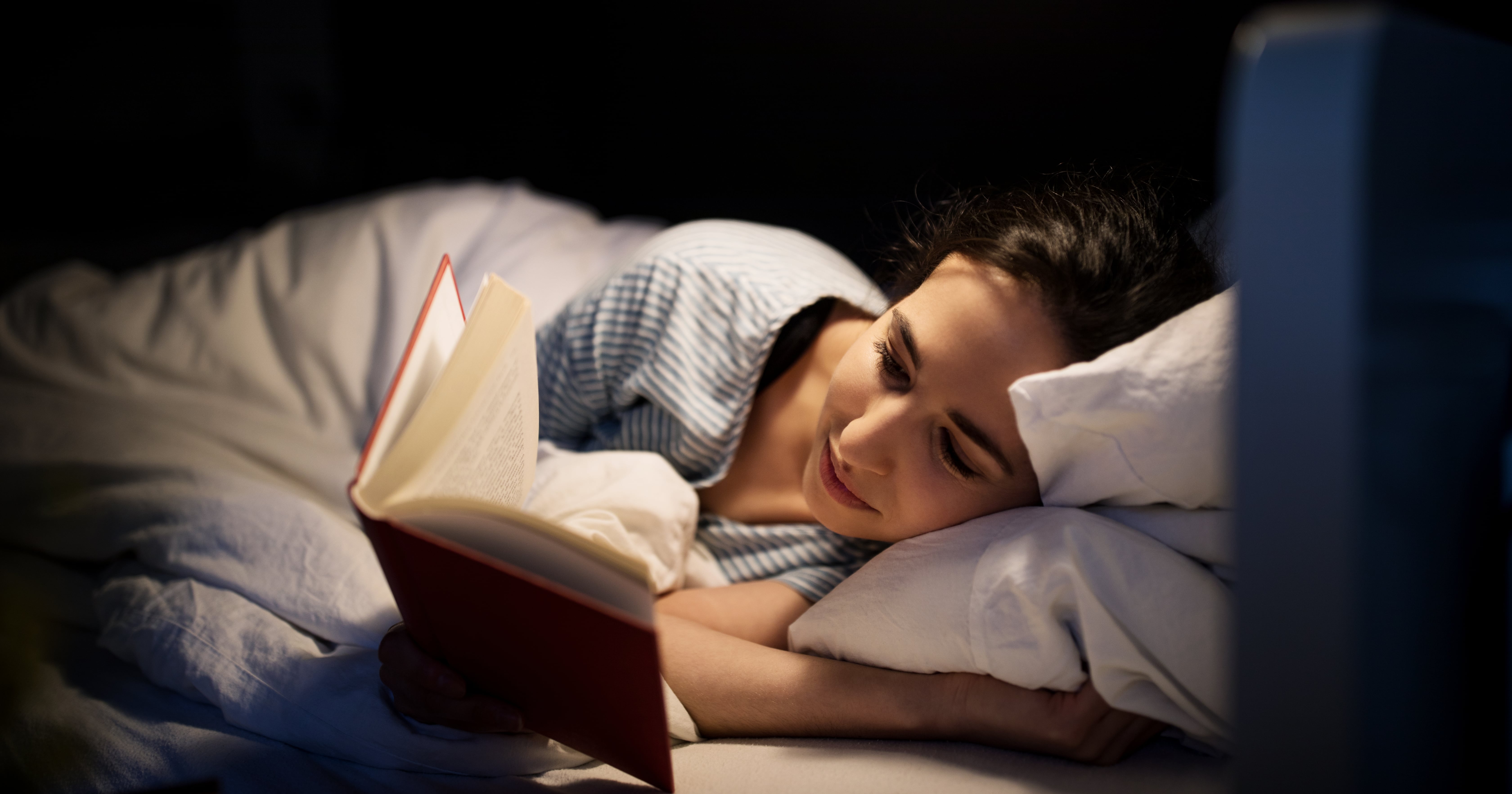 How Reading Before Bed Helps Me Sleep | PS Fitness