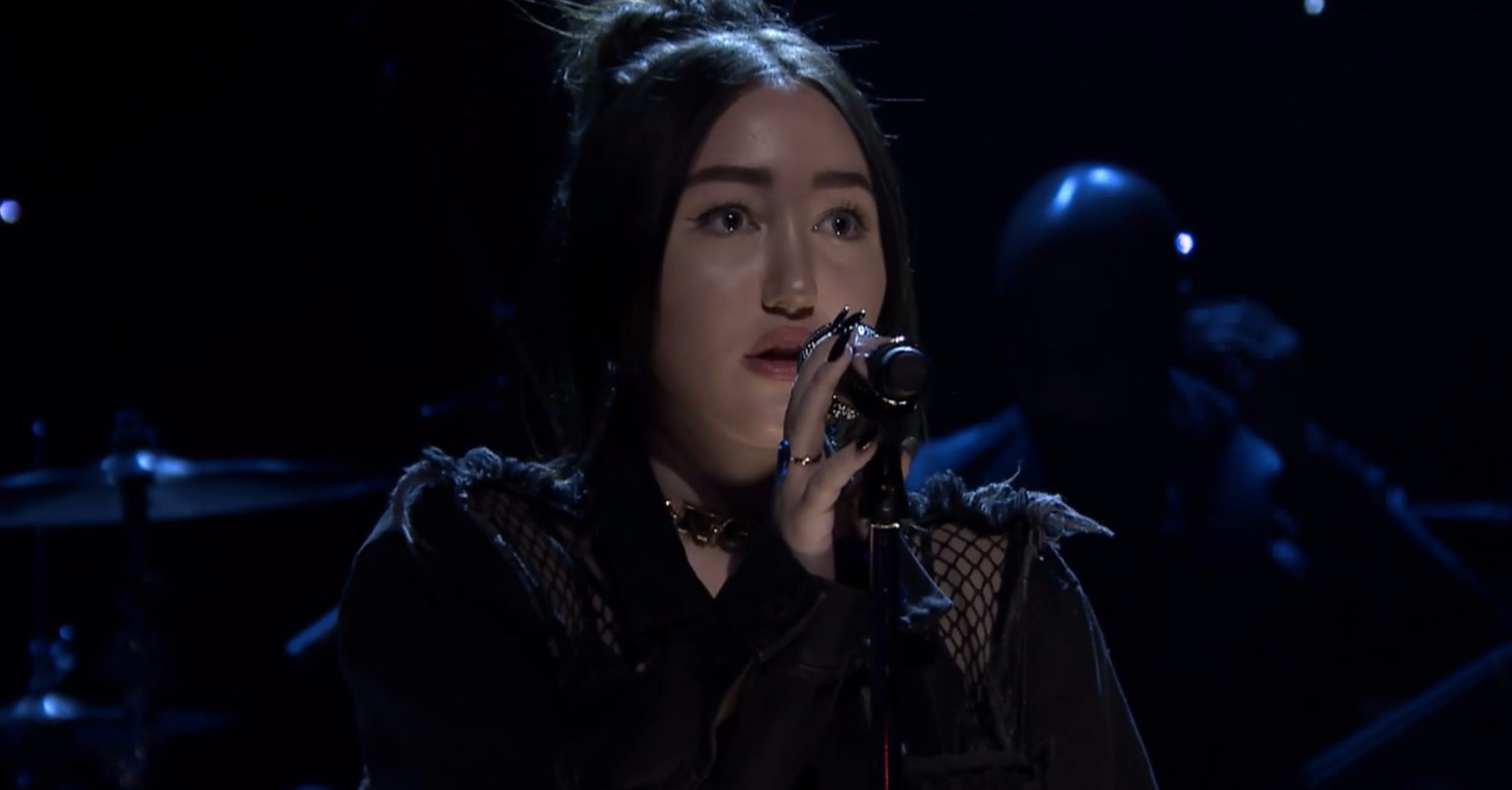 Noah Cyrus Performing "Make Me (Cry)" on The Tonight Show | PS ...