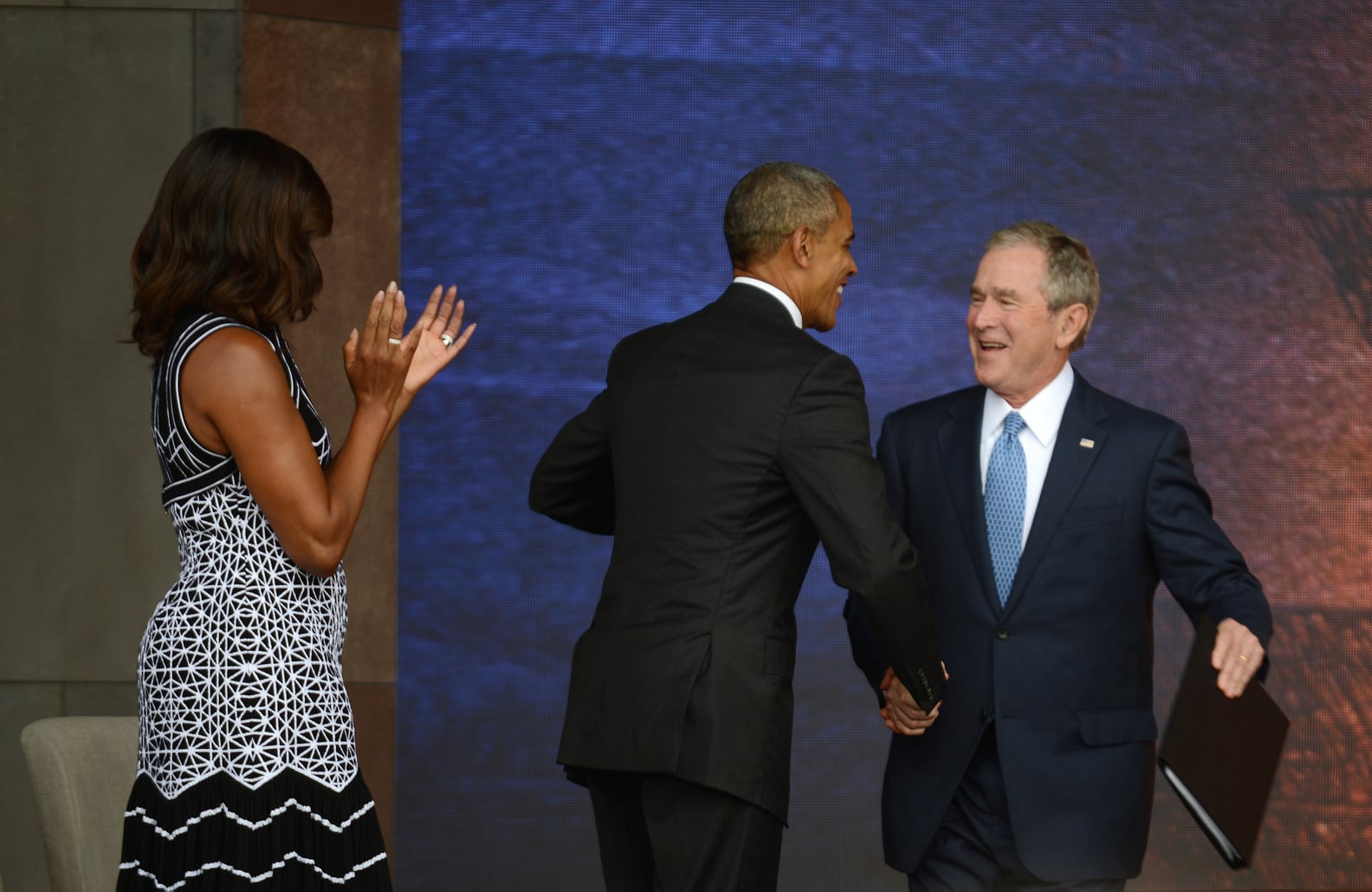 Photos of the Obamas and the Bushes Together | PS News