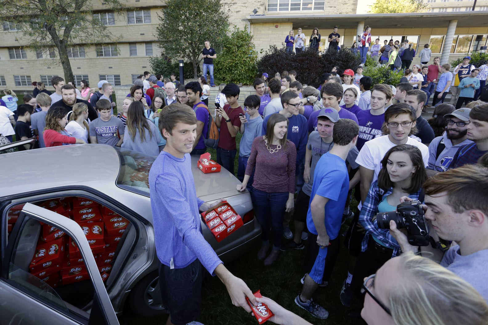 Student Receives Kit Kat Bars After Car Theft | PS Food