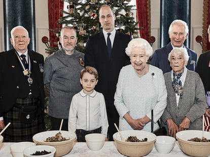 Prince George Makes Christmas Puddings With the Queen | POPSUGAR Celebrity