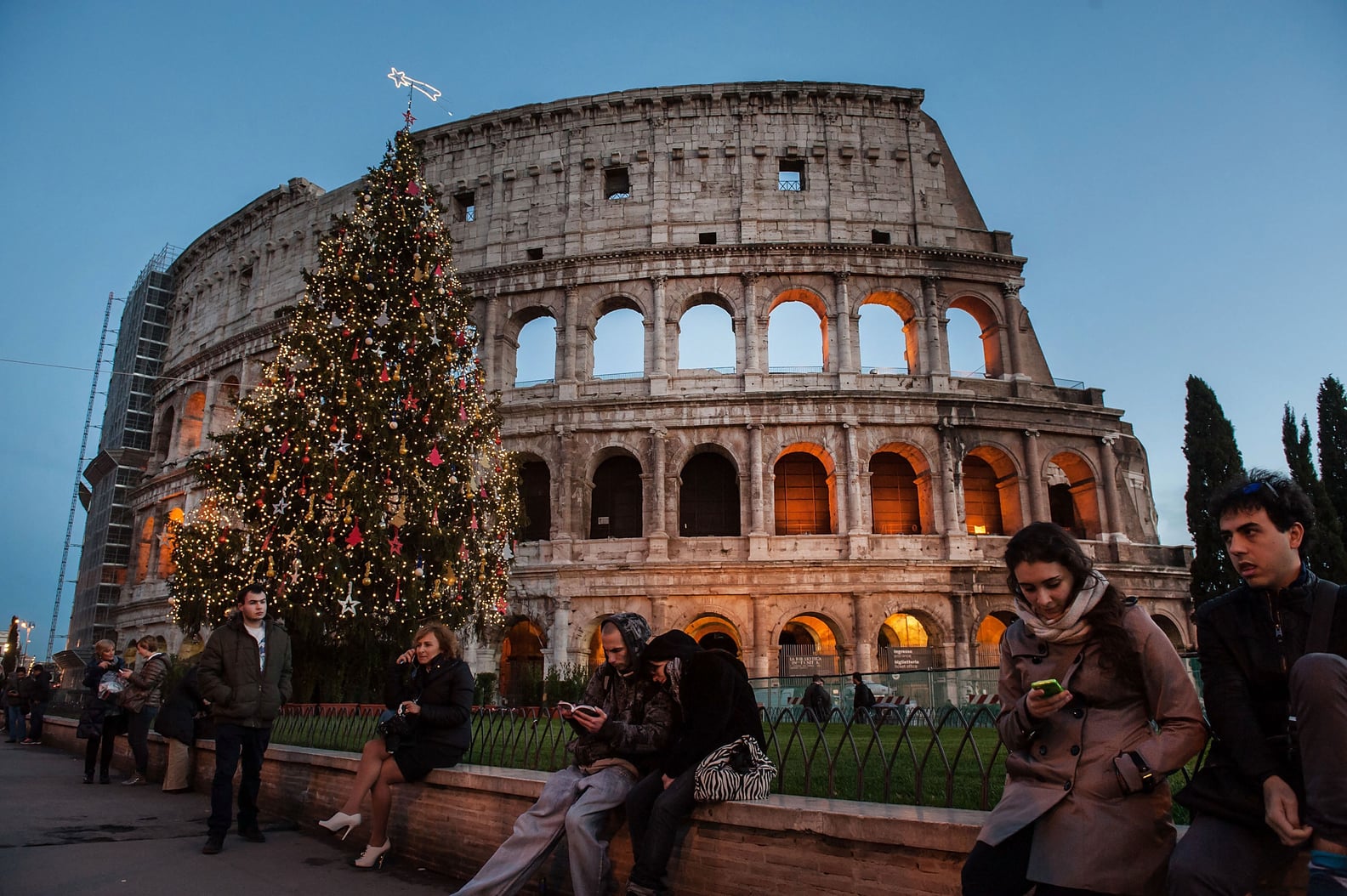 Holiday Decorations Around the World 2014 | Pictures | PS Celebrity