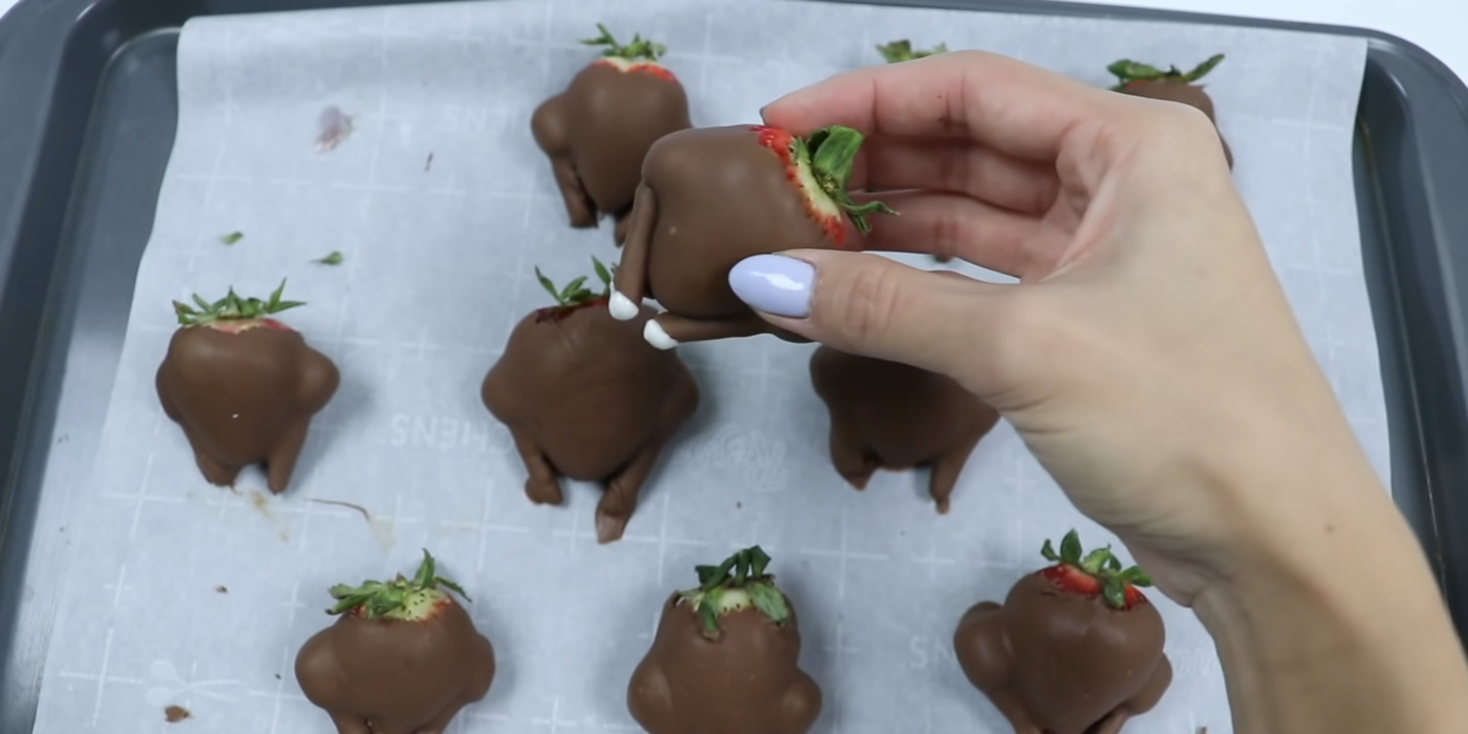 Chocolate Covered Strawberry Turkeys Thanksgiving Recipe | PS Food