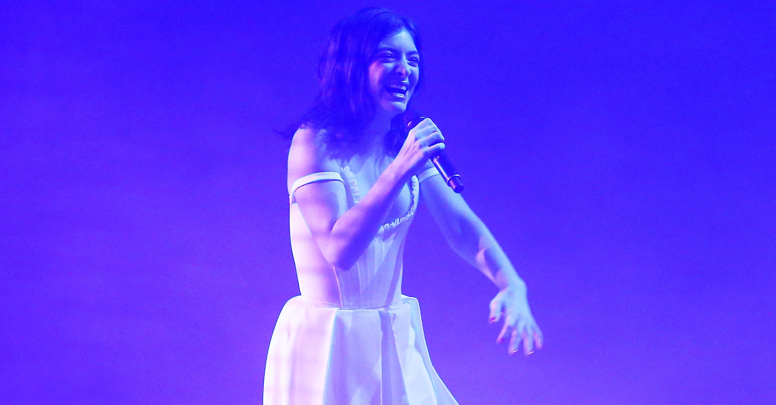 Lorde's Performance at the ARIA Awards 2017 | POPSUGAR Entertainment