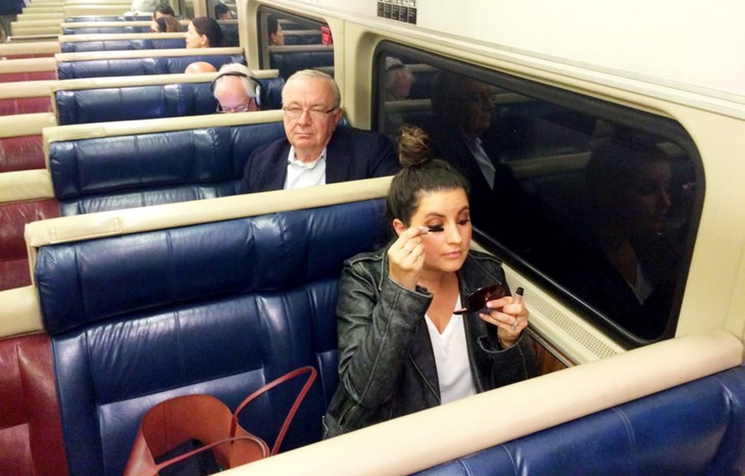 How to Apply Makeup During a Commute | MIMI | PS Beauty