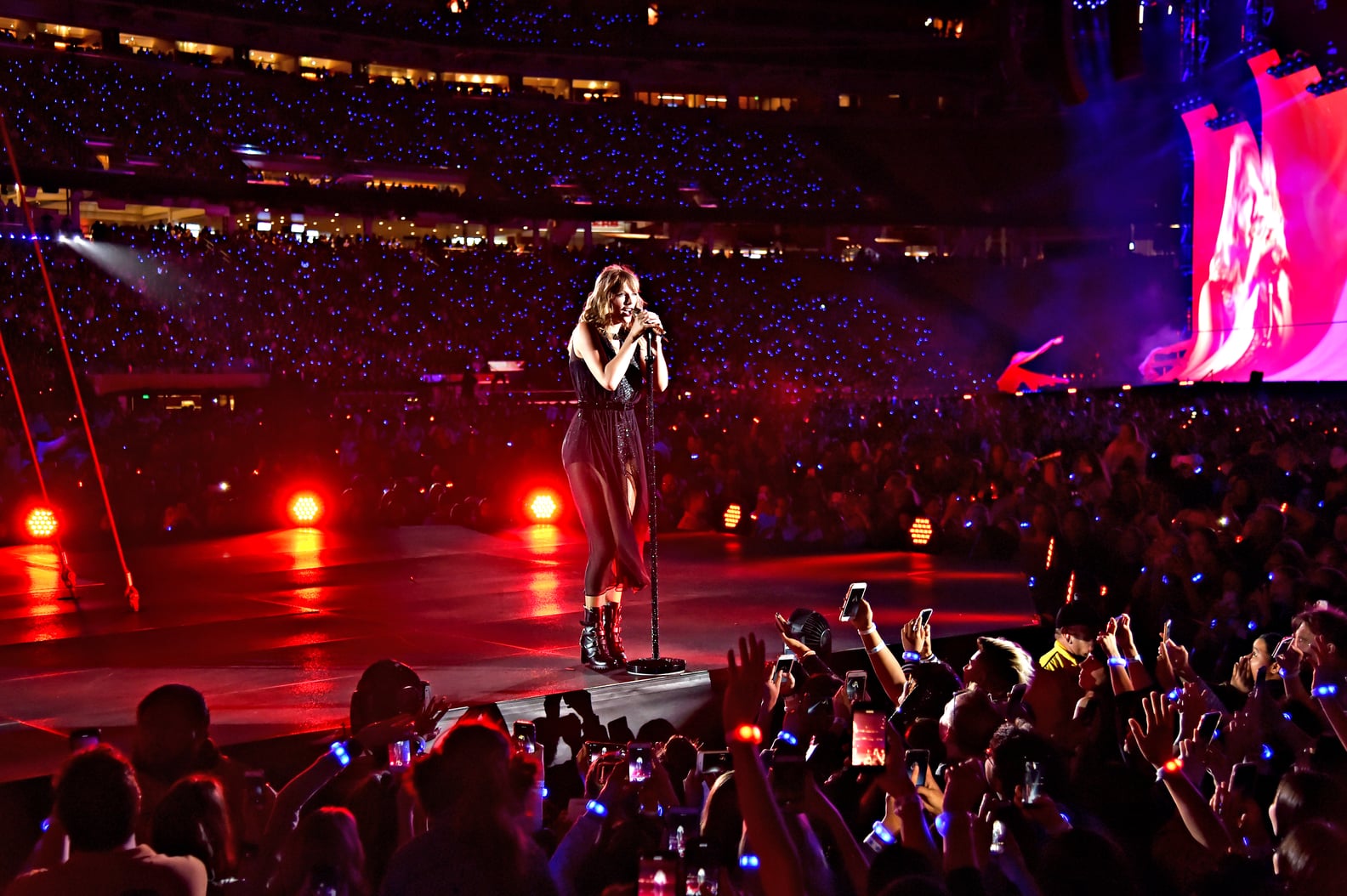 Taylor Swift Reputation Stadium Tour Pictures | POPSUGAR Celebrity