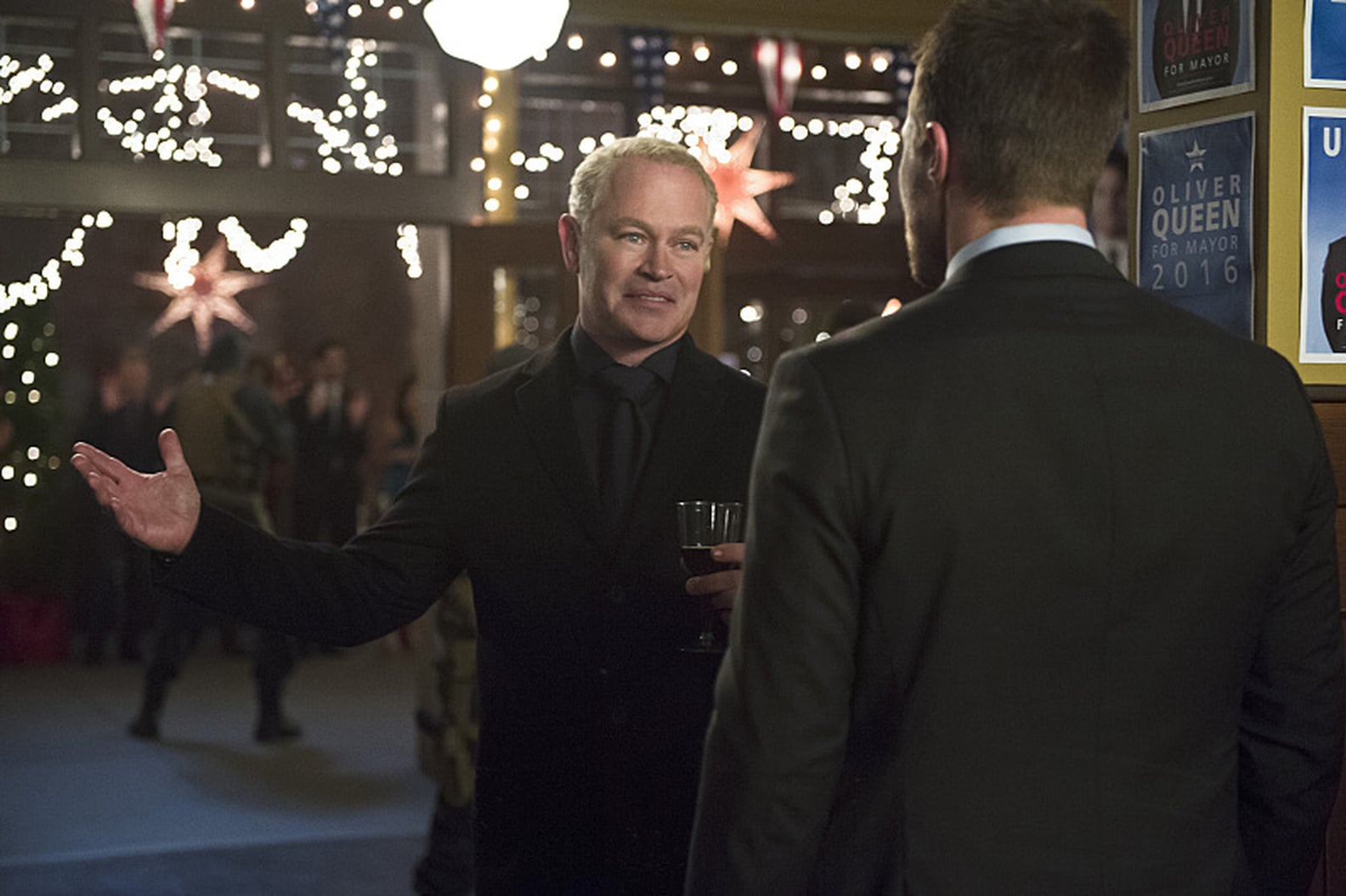 Arrow and The Flash Holiday Episode Pictures 2015 | PS Entertainment