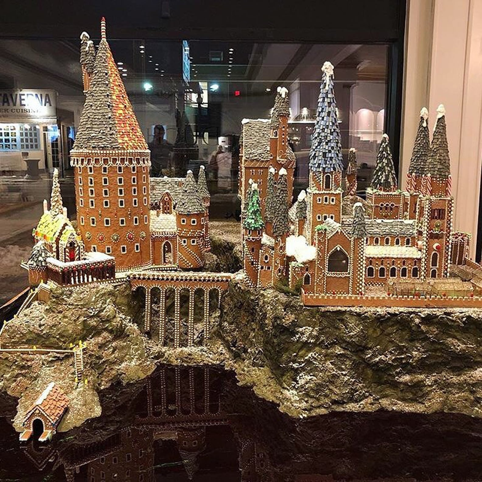 Harry Potter Gingerbread Hogwarts Castle | PS Entertainment