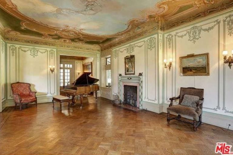 Kat Von D Buys House From Cheaper by the Dozen | PS Home