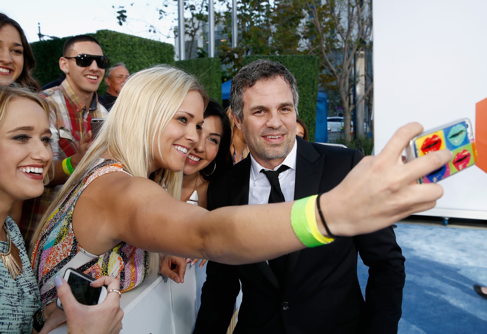 Celebrities Taking Photos With Fans at MTV Movie Awards 2015 | PS Celebrity