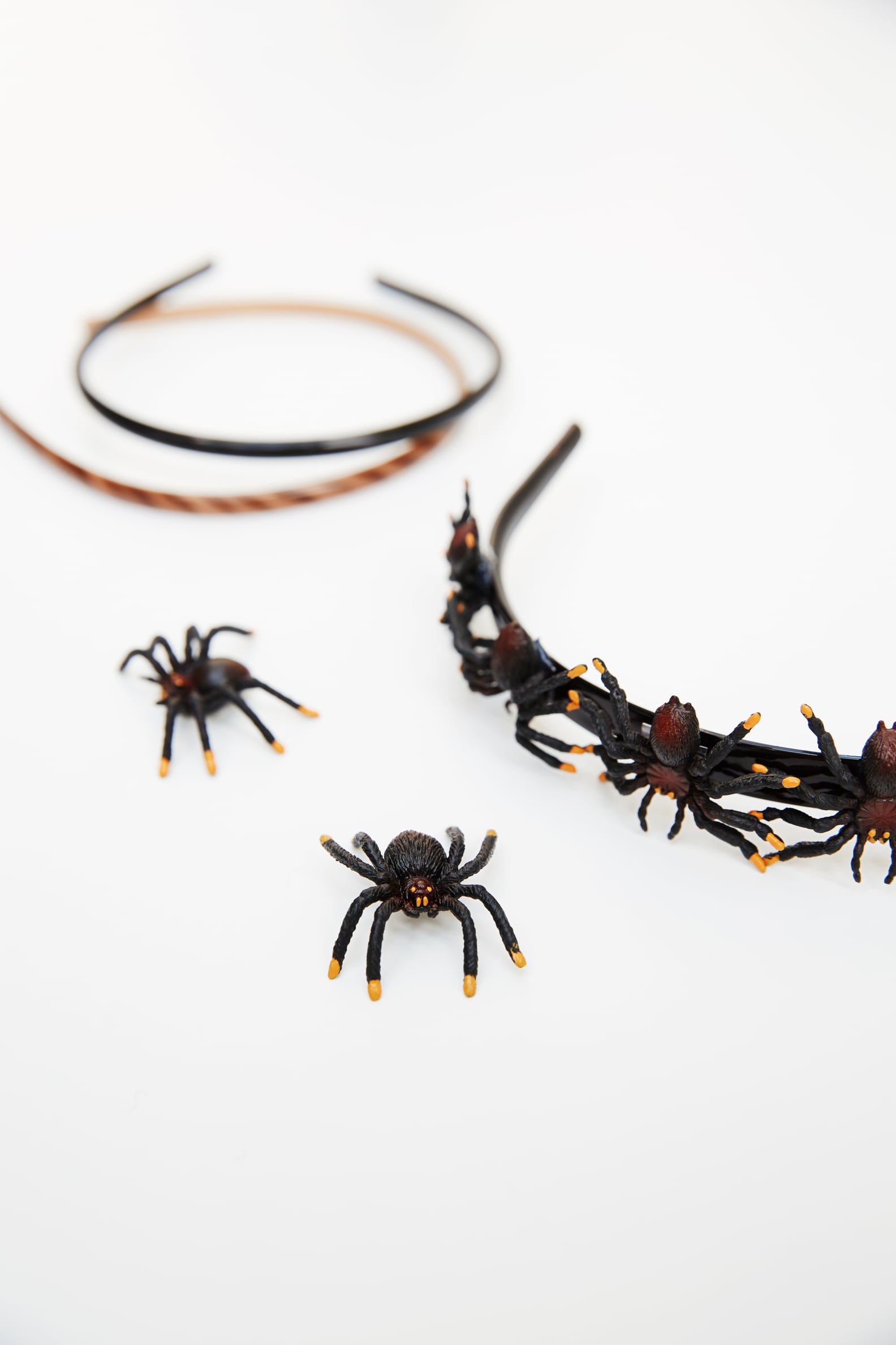 Halloween DIYs With Plastic Spiders | PS Smart Living