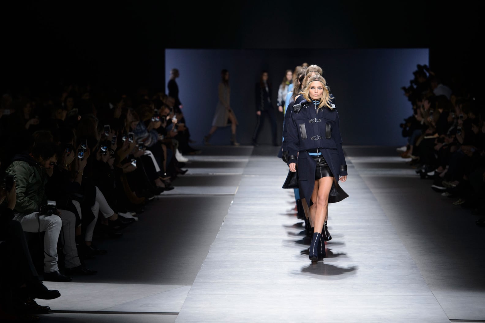 Versace Fall 2016 Runway | PS Fashion