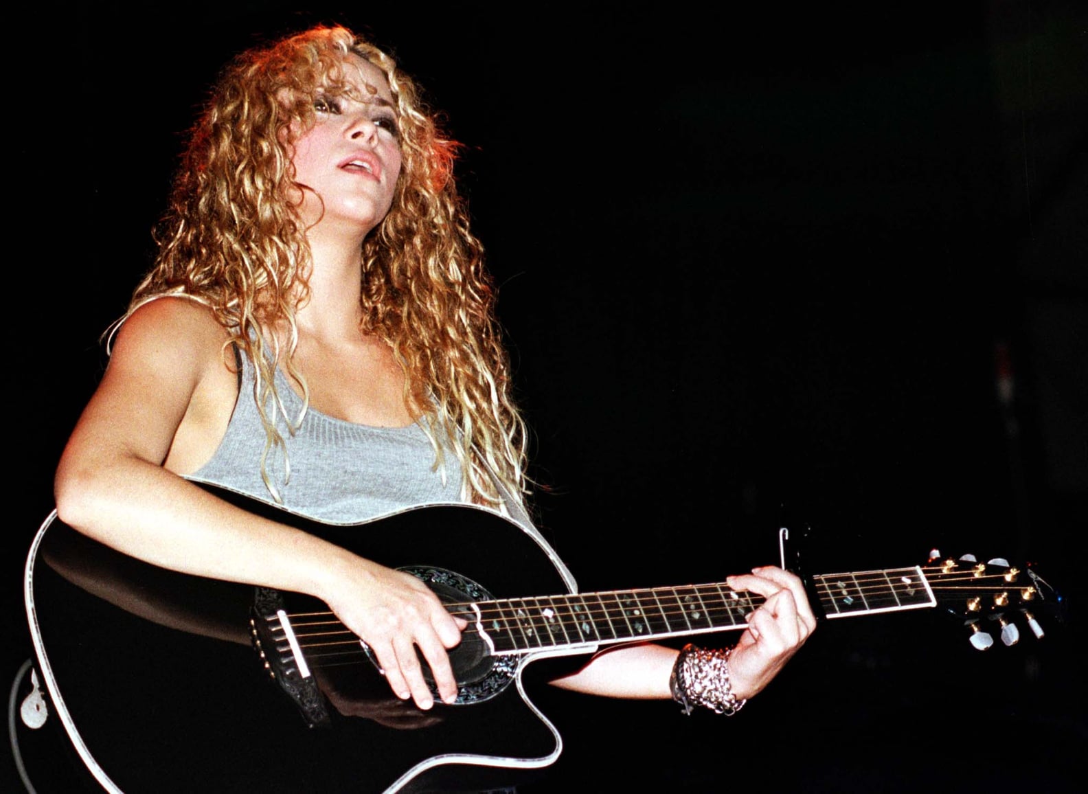 Shakira's Photos Through the Years | PS Latina