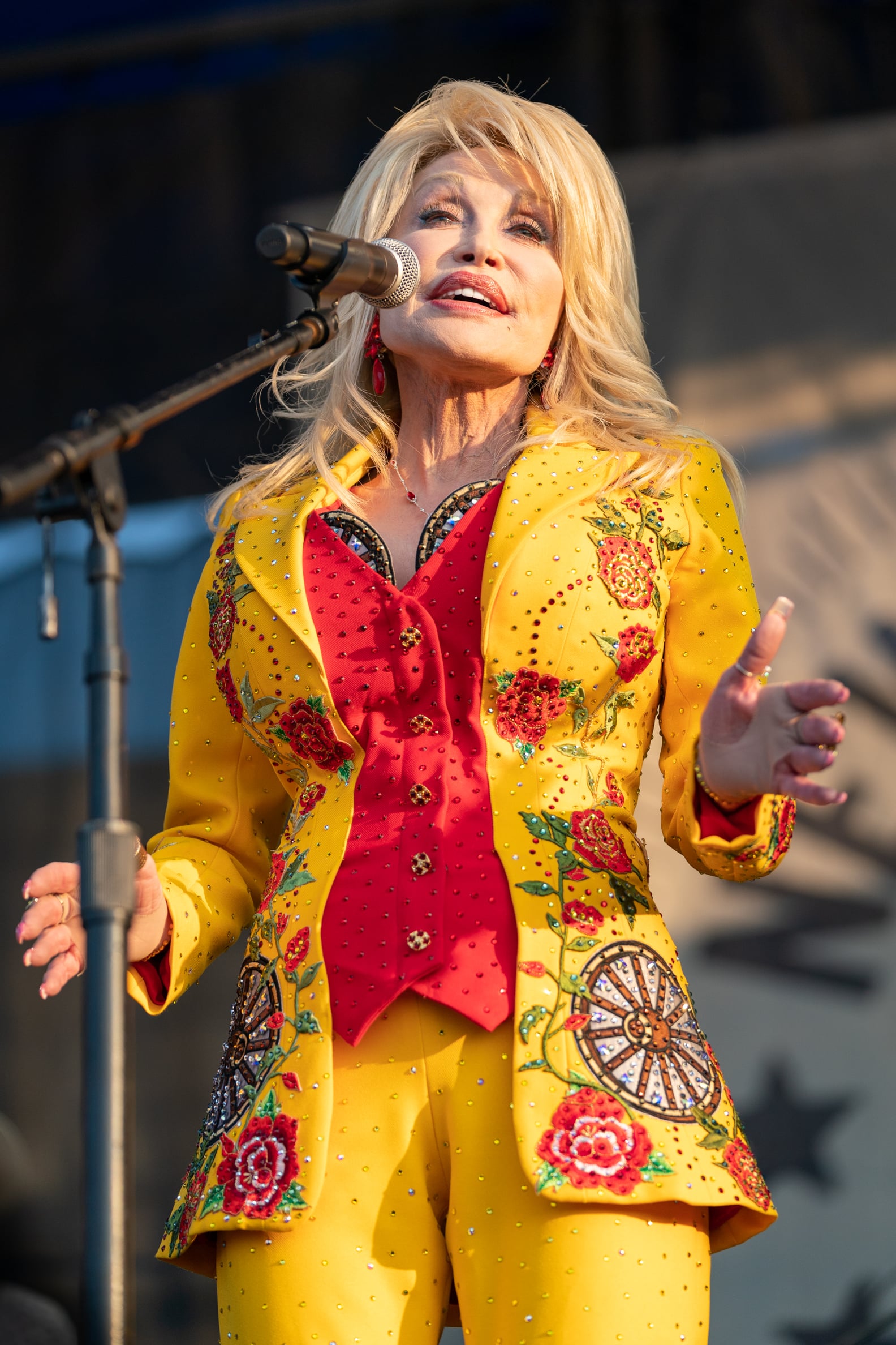 Dolly Parton Newport Folk Festival 2019 Performance Video | POPSUGAR ...
