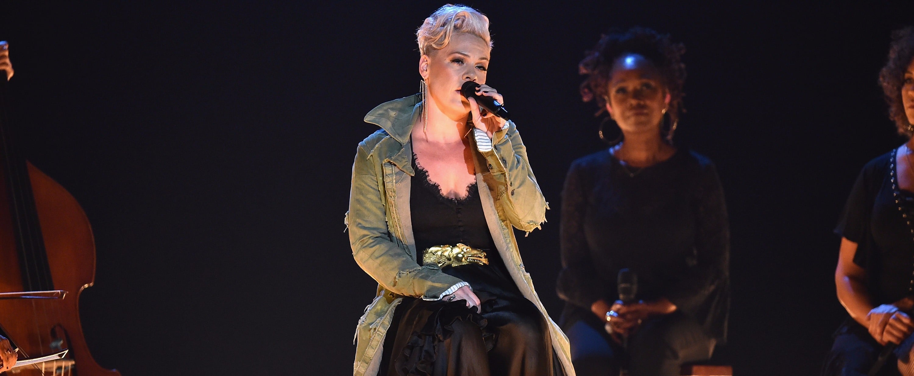 Pink's Performance at the CMA Awards 2017 | PS Entertainment