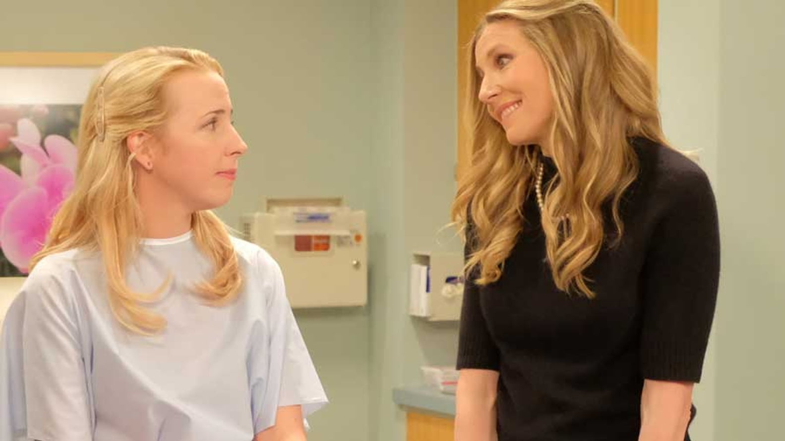 Why Are Both Beckys in the Roseanne Reboot? | PS Entertainment