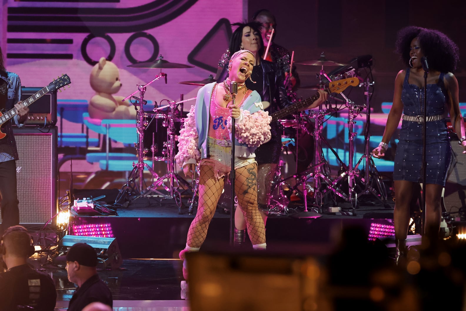Pink AMAs Performance 2022 | POPSUGAR Entertainment