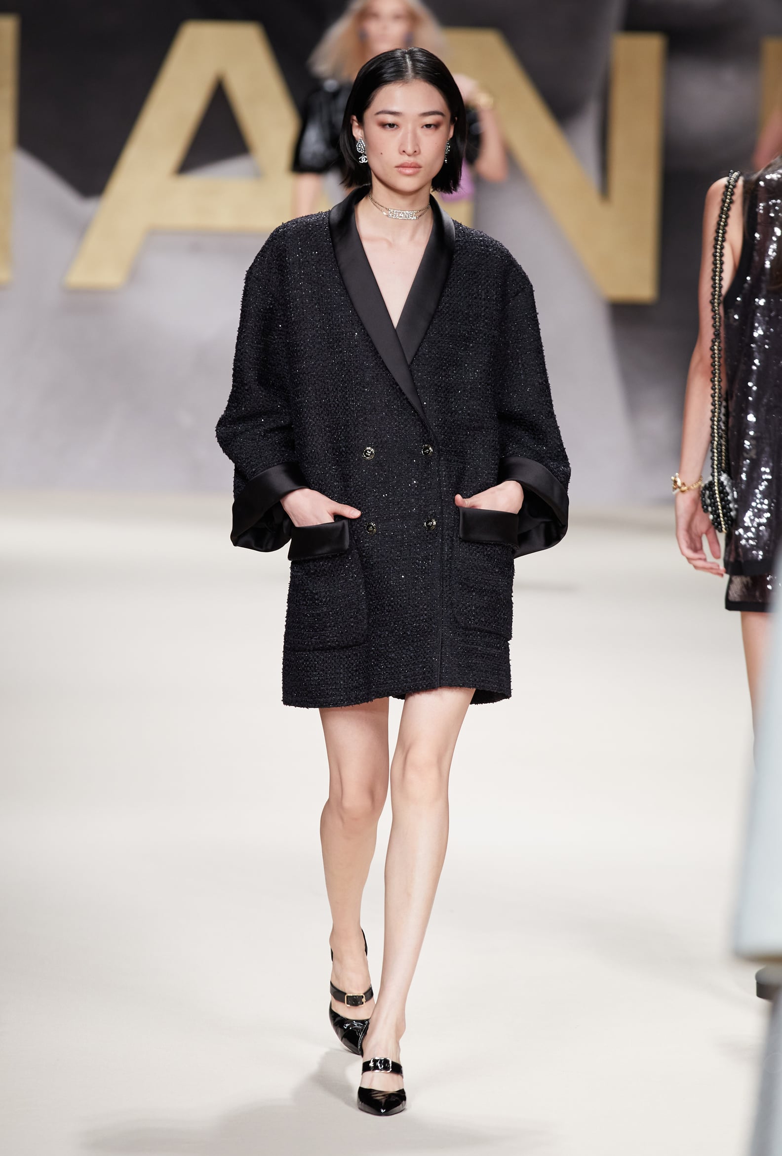 Chanel's SS22 Show Was a Throwback to the '90s Runway | PS Fashion